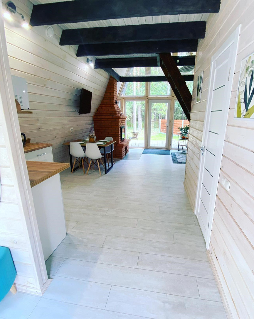 Комплекс Aframe_vlesu_brest: треугольные дома в лесной тиши