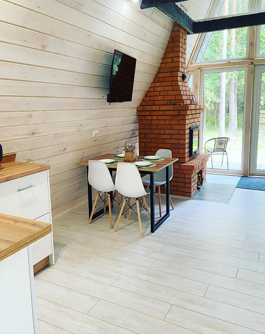 Комплекс Aframe_vlesu_brest: треугольные дома в лесной тиши