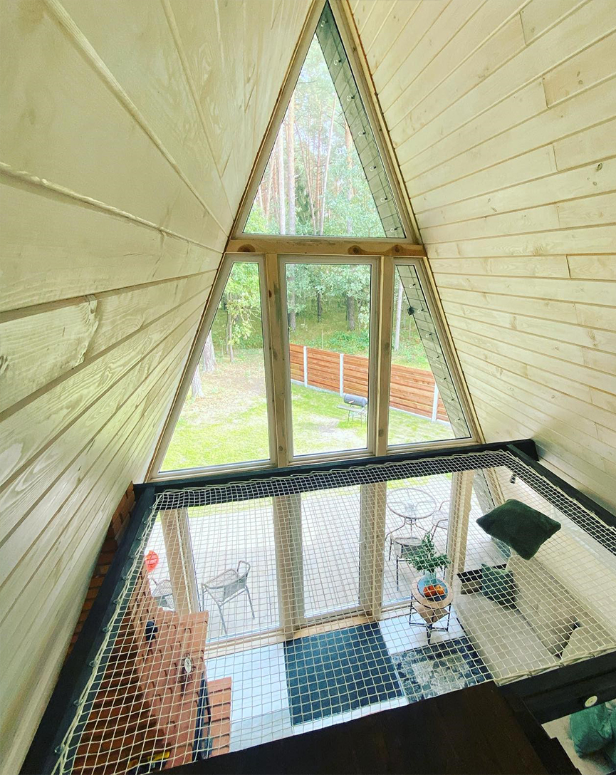 Комплекс Aframe_vlesu_brest: треугольные дома в лесной тиши