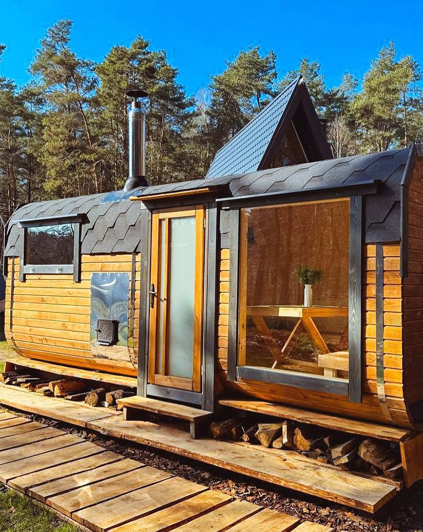 Комплекс Aframe_vlesu_brest: треугольные дома в лесной тиши