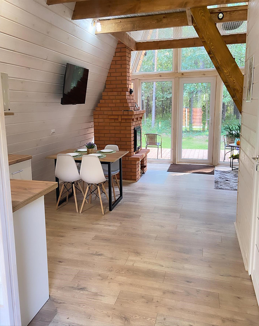 Комплекс Aframe_vlesu_brest: треугольные дома в лесной тиши