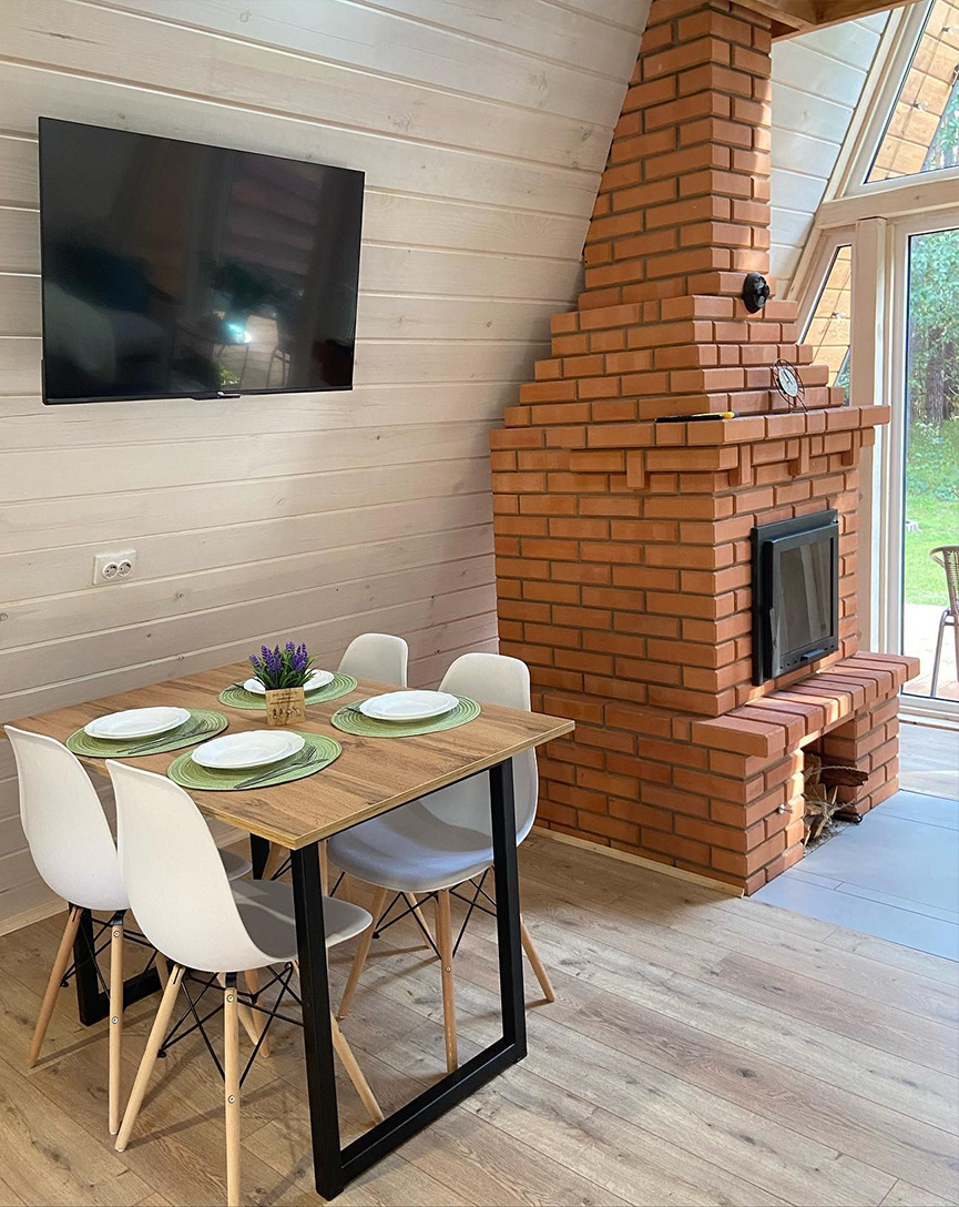 Комплекс Aframe_vlesu_brest: треугольные дома в лесной тиши